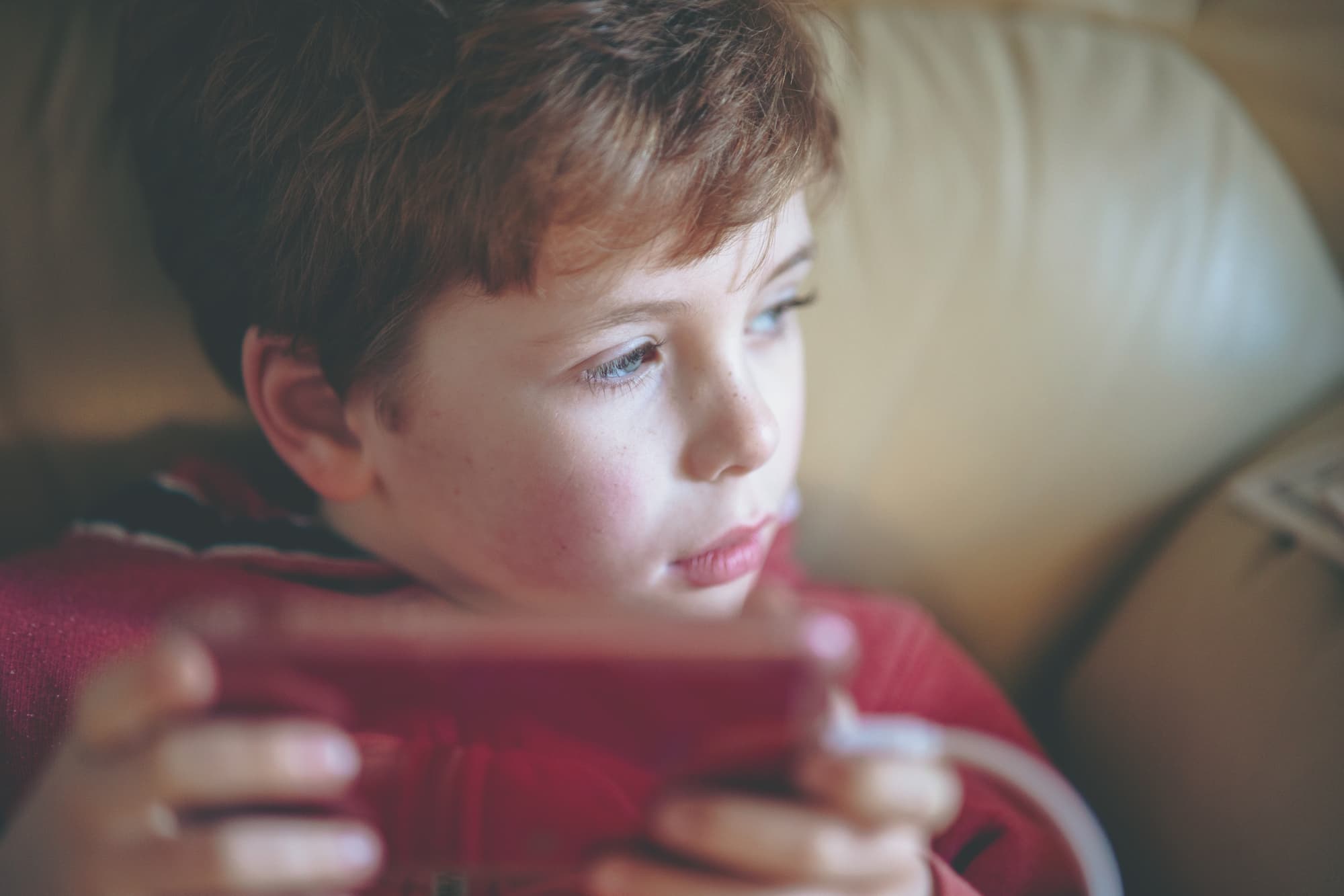 Keeping your child safe on their smartphone | Barnardo's